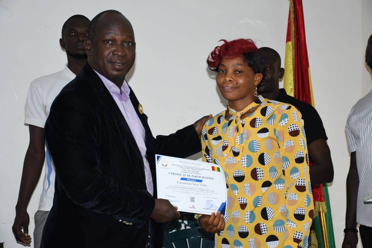 Mairie de Matoto :200 jeunes reçoivent leur attestation de formation ...